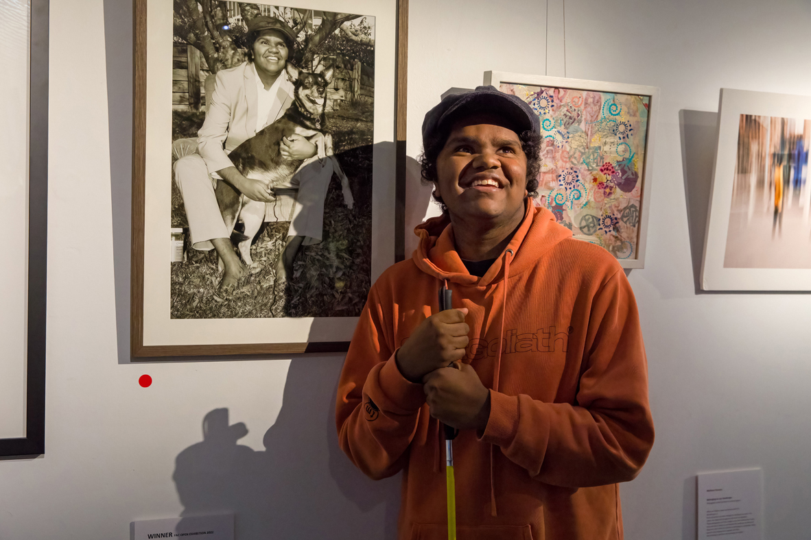 Young artist invites audience to be his eyes - peninsula essence